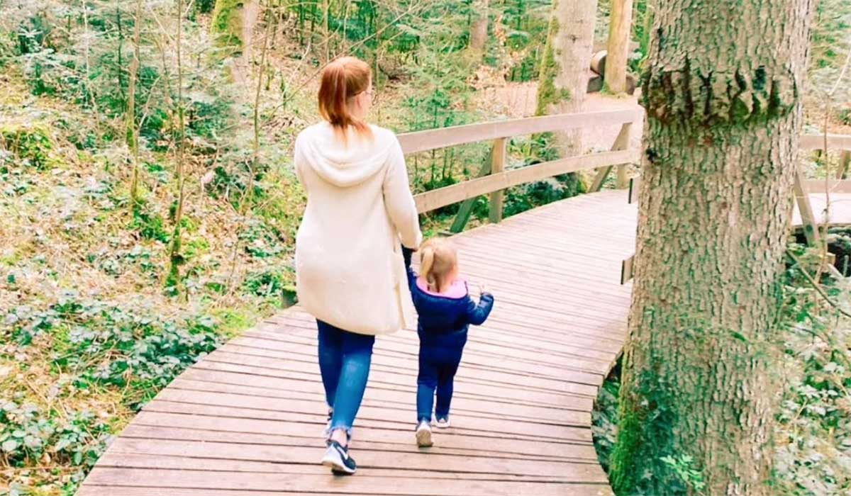 „AH JA, DU BIST DOCH DAS SPIELPLATZBIENCHEN“